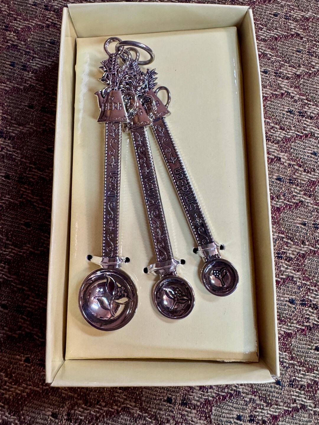 Measuring Spoon Gift Set by Evergreen Enterprises to Measure a Smidgen ...
