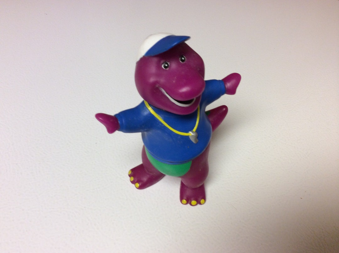 Raro Barney & Friends Barney com apito e boné em PVC, topper de bolo ...
