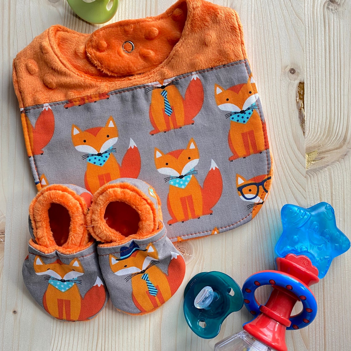 Fox Baby Bib and Bootie Set/ Foxes on Gray // Fox Baby Bibs // | Etsy