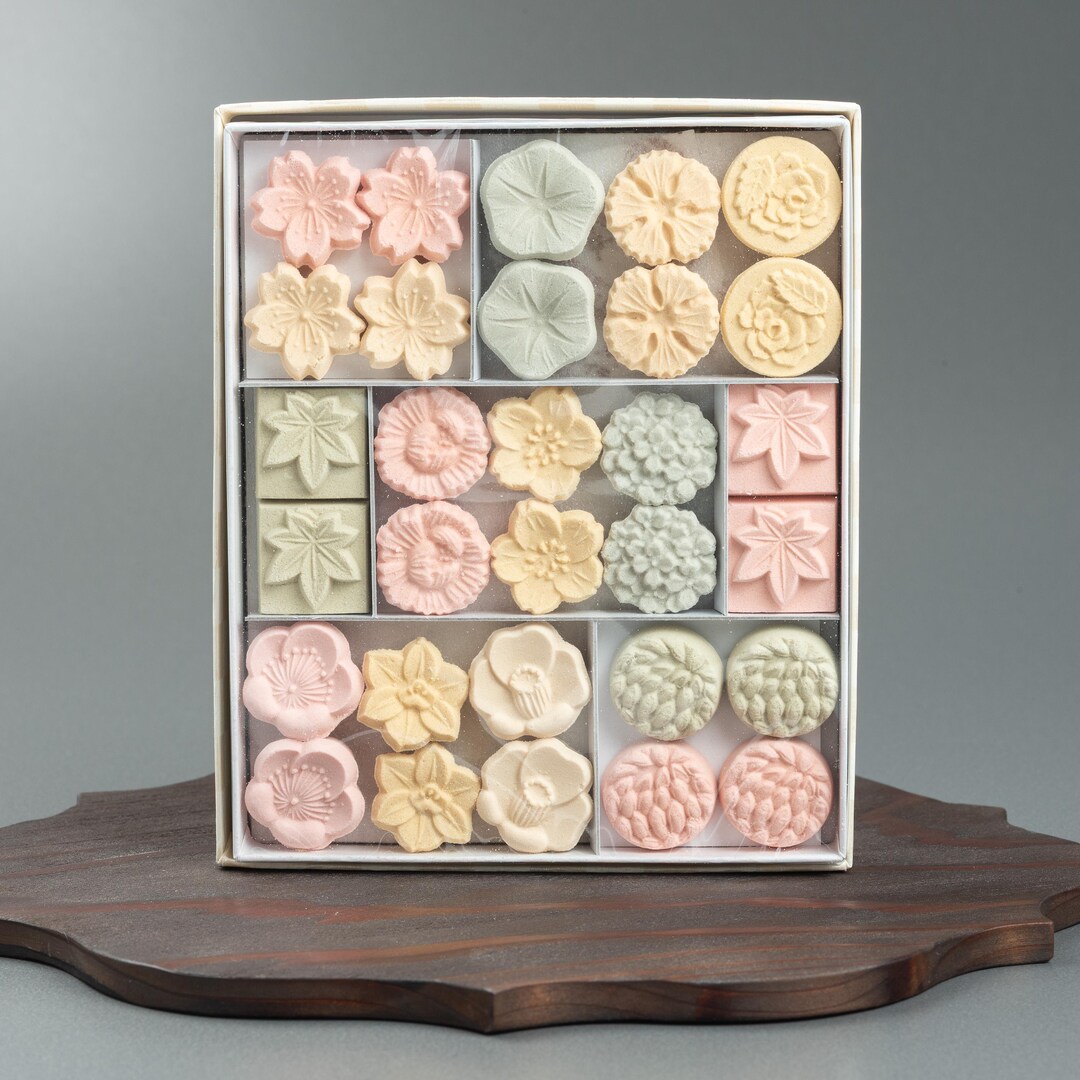 Baikodo Kagawa Higashi Dry Confectionery: "hana-geshiki (flowery ...