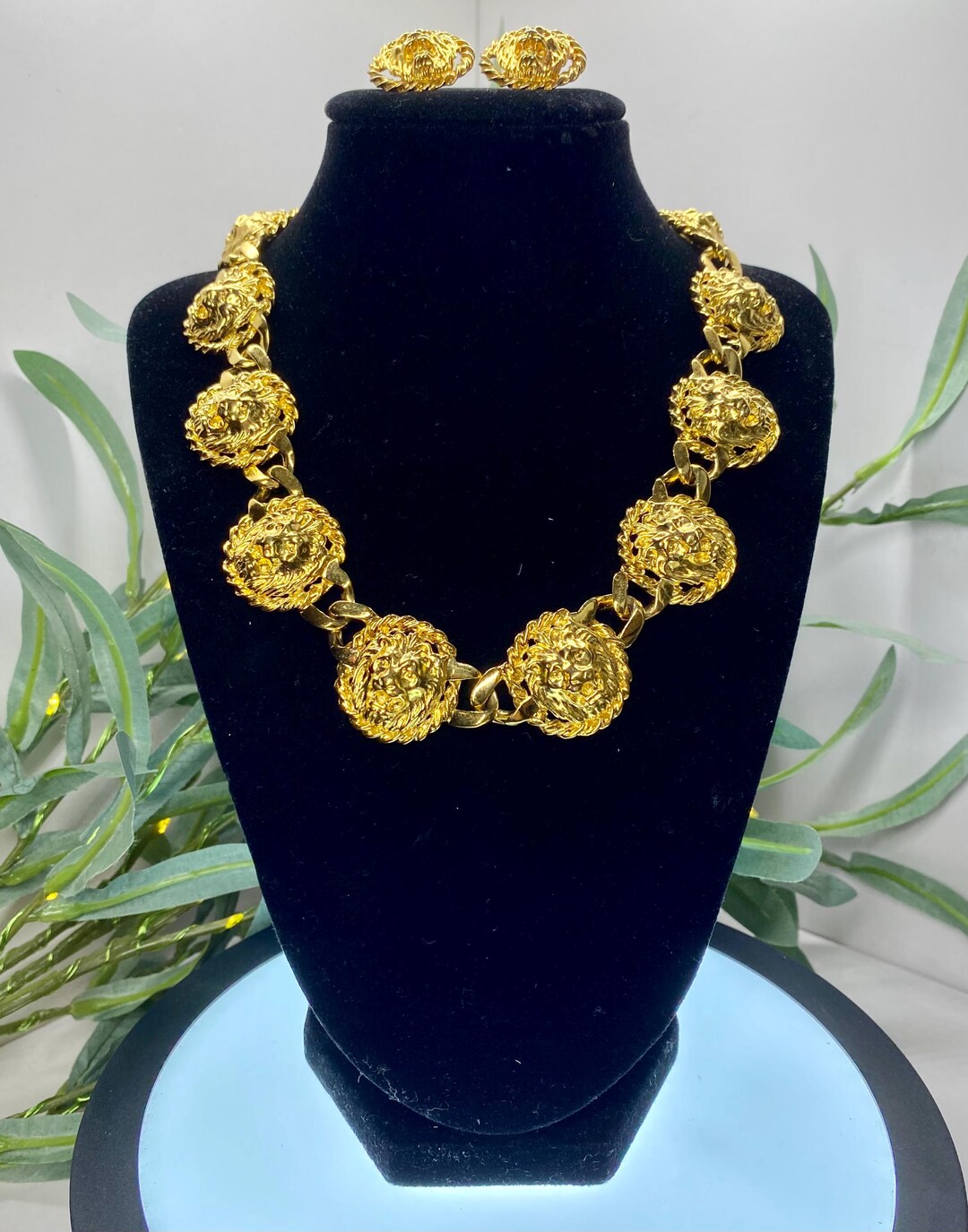 Vintage Unsigned LION Face / Head & Curb Link Gold Tone Collar Necklace ...