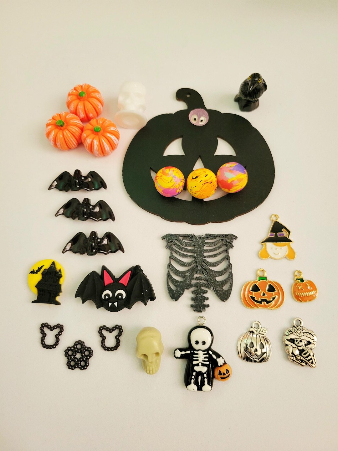 DIY Halloween Trinket Craft Set, 26pc Spooky Pumpkin Bat Art Supply ...