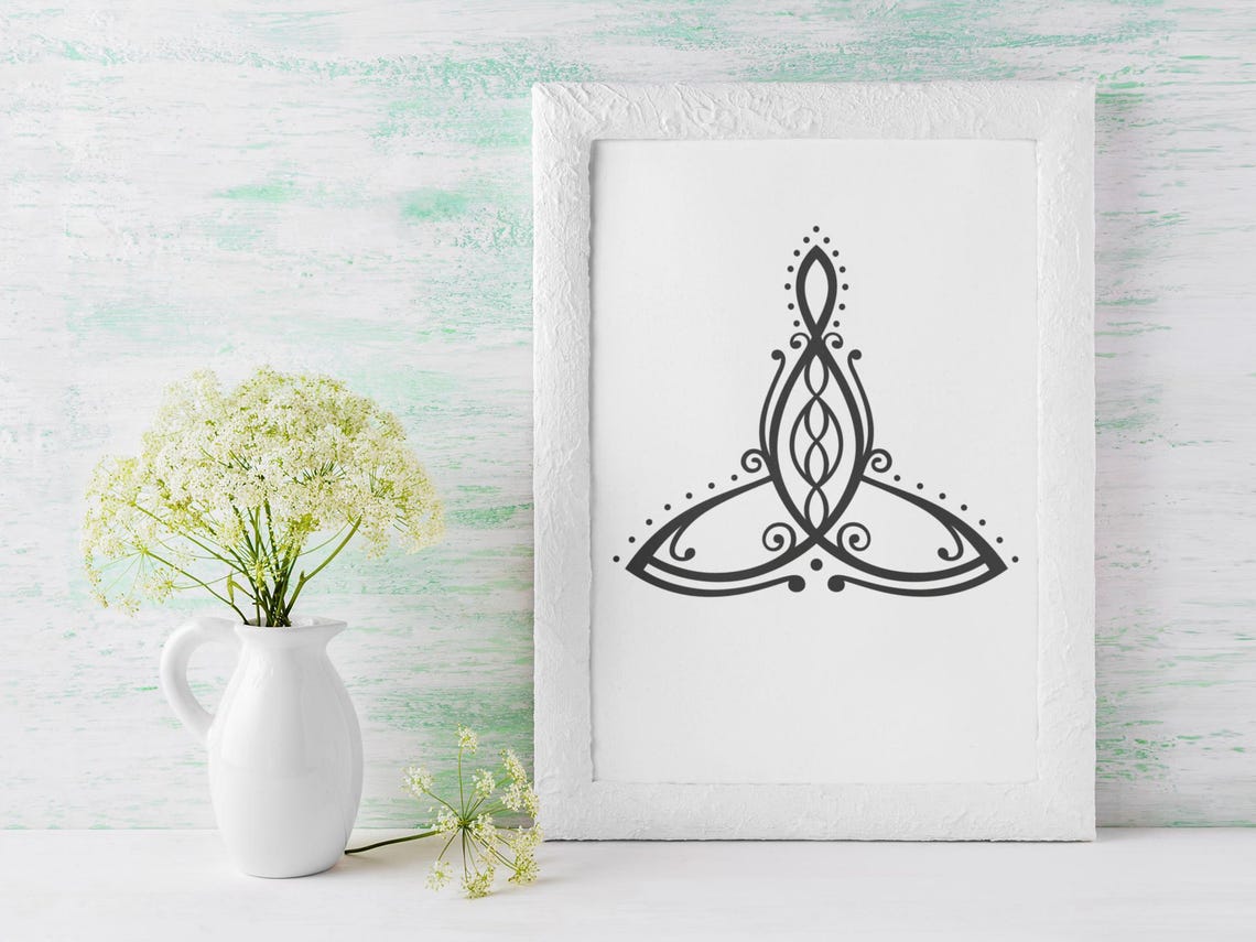 Celtic Motherhood Symbol - Trinity Knot Mother With Five Children ...