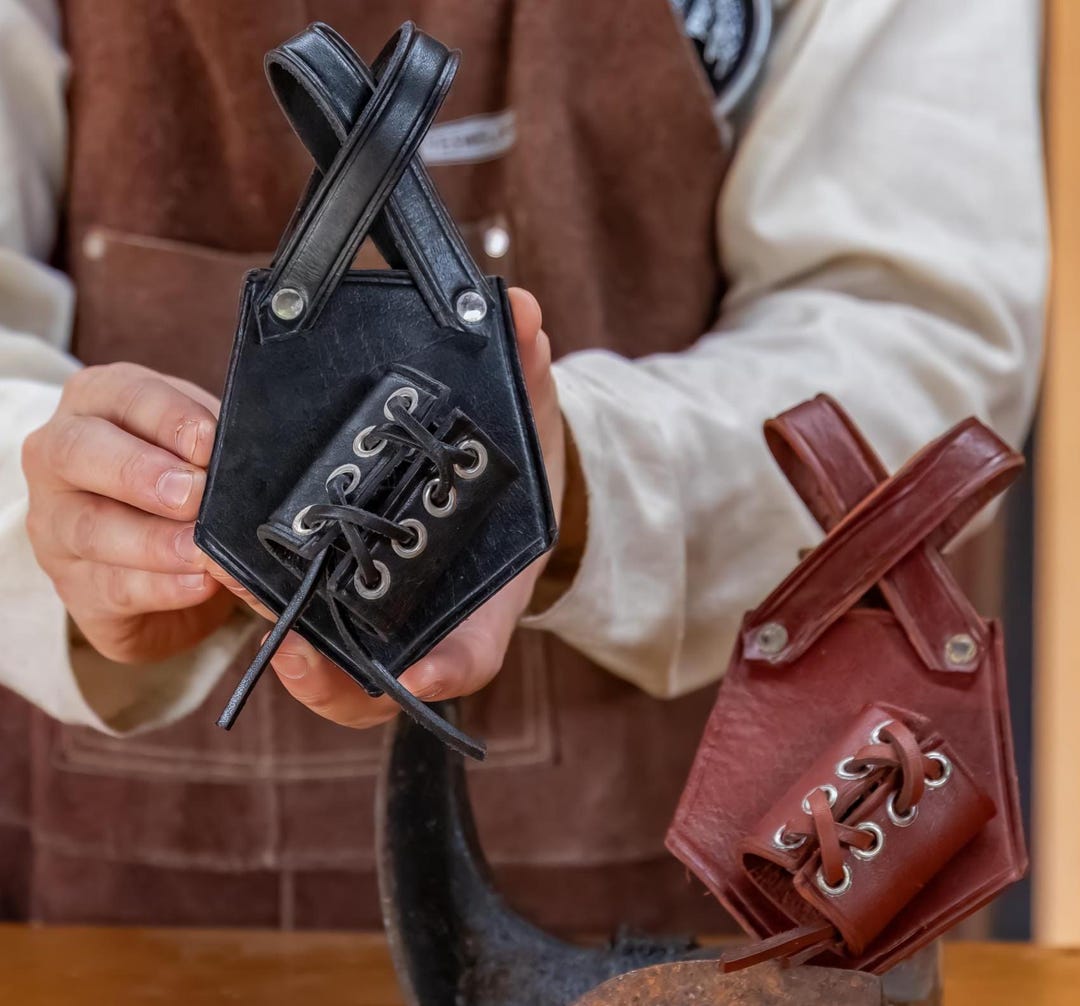 Left-handed Medieval Leather Dagger Holster – SCA, Ren Faire & Viking ...