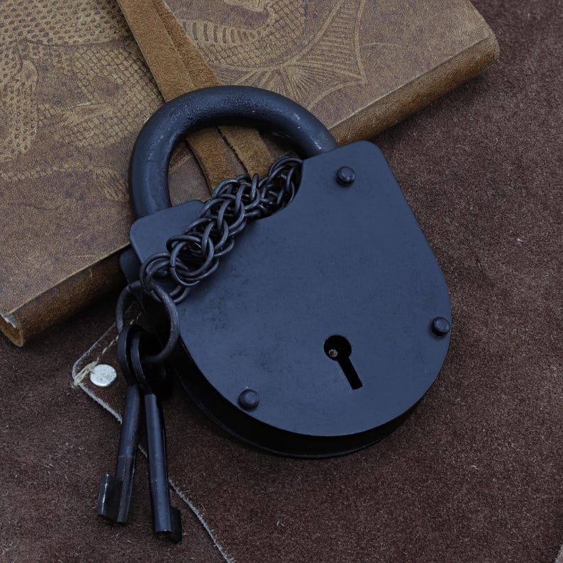 Medieval Padlock Set Dungeon Guardian Lock Brass Castle Keys Medieval ...