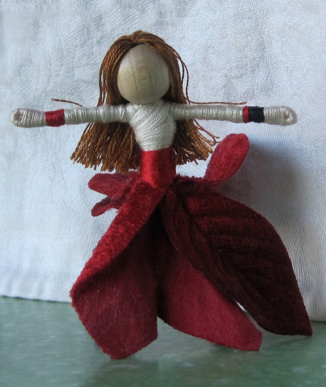 Christmas Fairy Puppe Deep Red Velvet Christbaumkugel Blumen-Fee ...