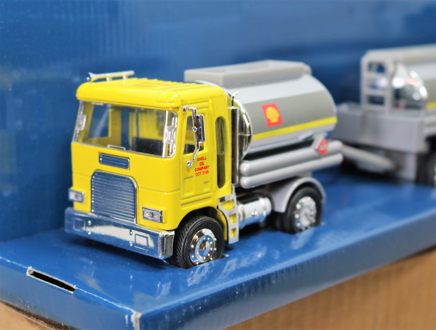 Formula Shell Oil Company Die Cast Tanker Truck Limited Edition ...