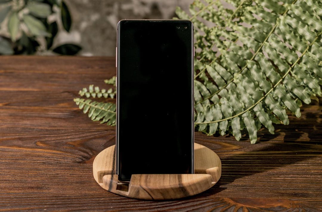 Dock Stand Smartphone iPhone Desk Organizer Wooden Gift Idea Office ...