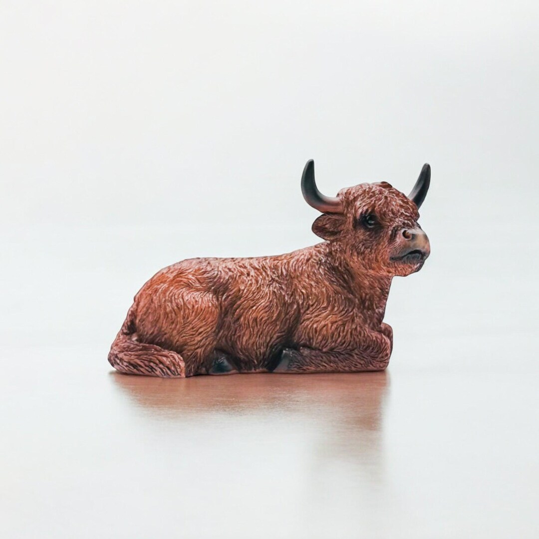 Highland Cow Sitting Figurine - Highland Coo Statue - Realism Art ...