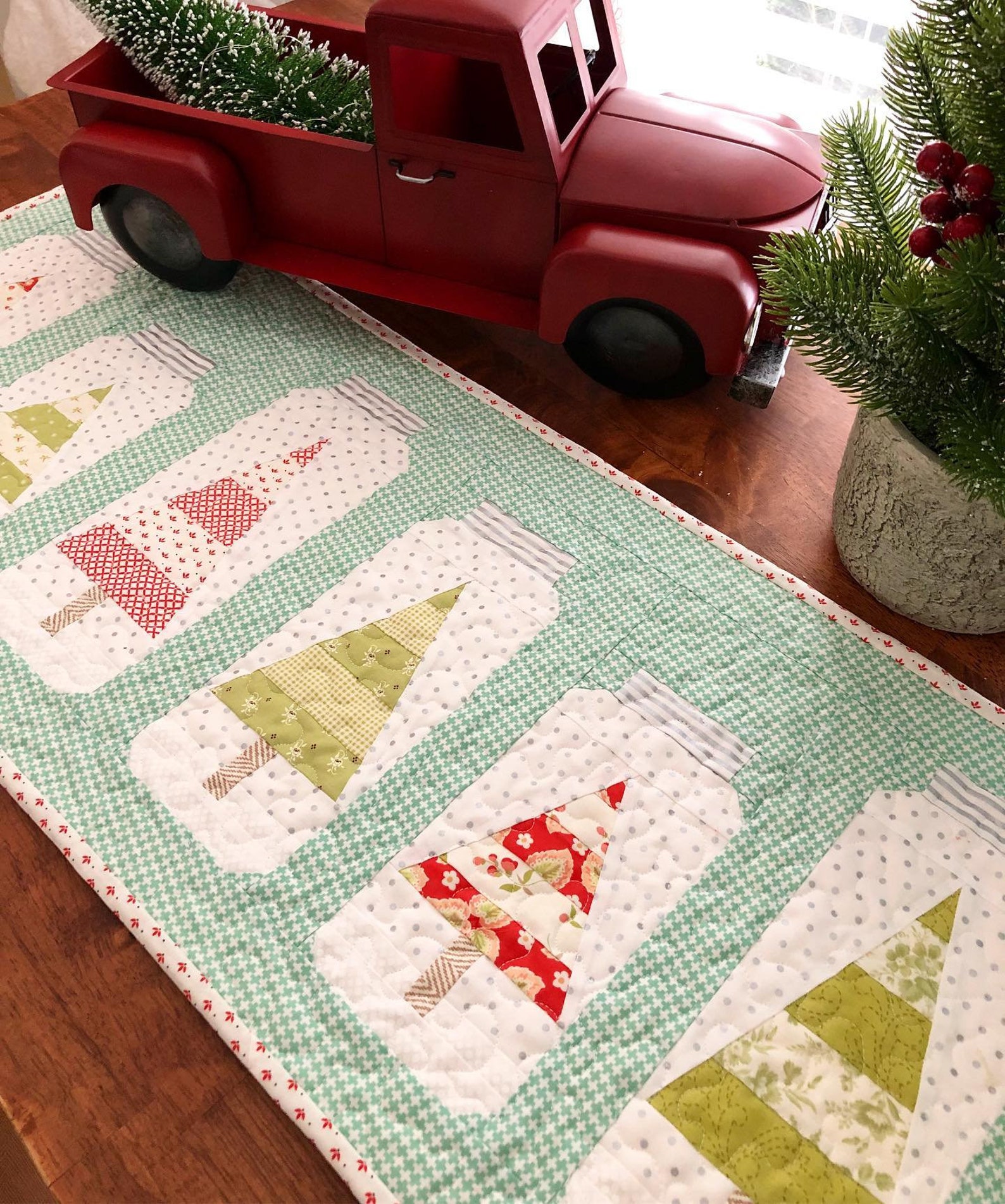 Christmas Tree Pattern | Table Runner | Christmas Jars Table Runner ...