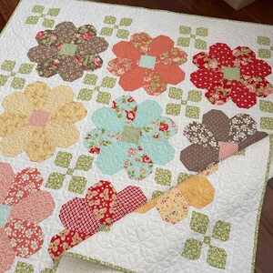 Gardenia Flower Quilt | PDF Pattern | the Pattern Basket - Etsy