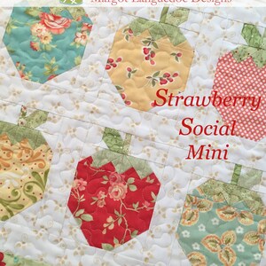 Strawberry Social Mini | PDF Quilt Pattern | the Pattern Basket - Etsy