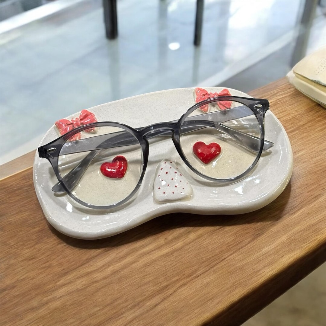 Handmade Ceramic Face Glasses Tray | Mrs. Princess | Unique Eyewear ...