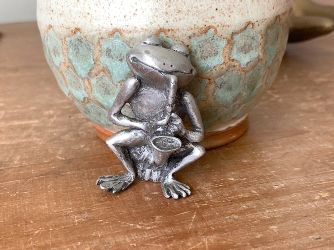 Vintage JJ Jonette Frong Pewter Brooch Frog Playing Sax Mardi Gras ...