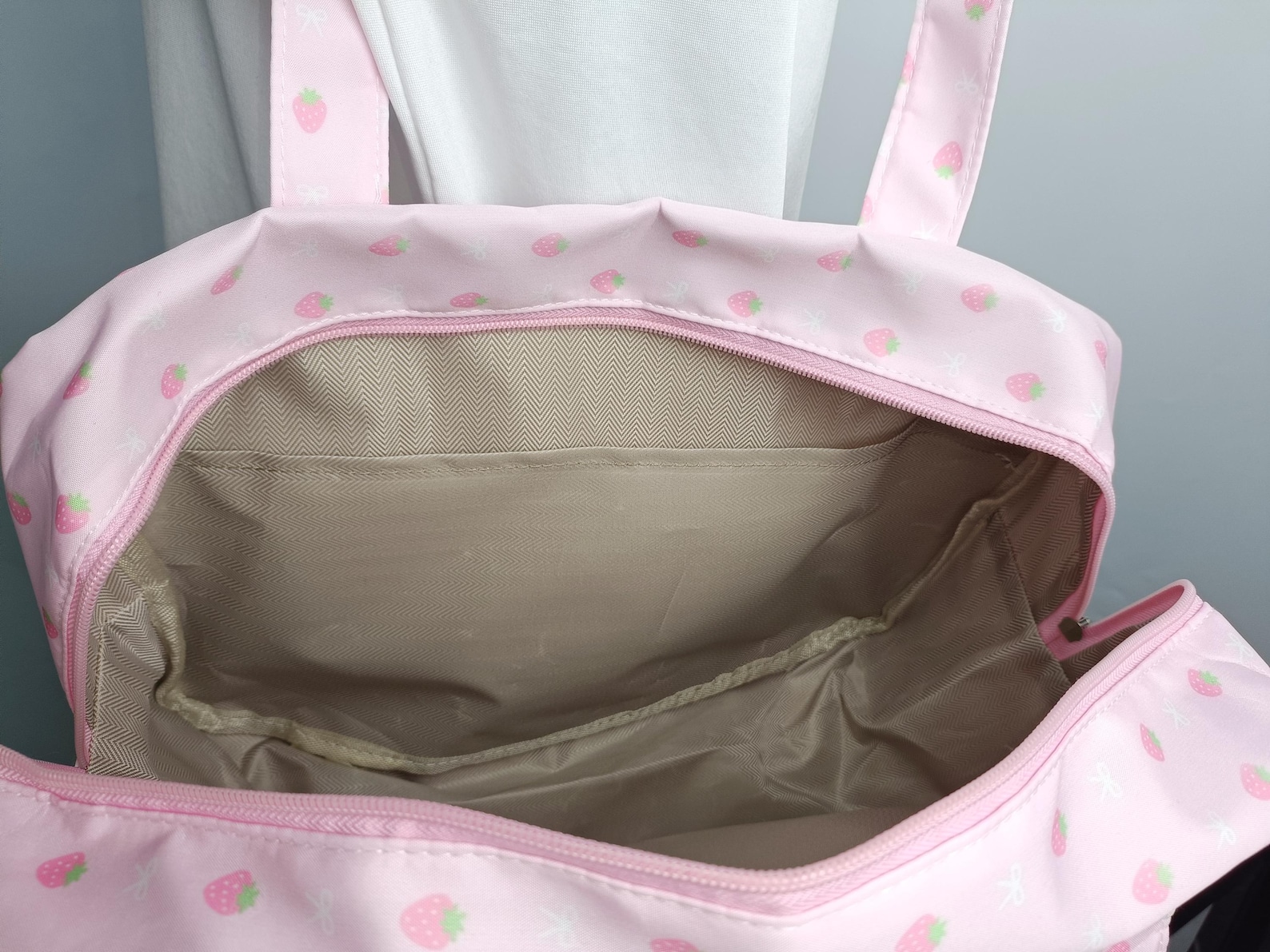 13.7 Inches Pink Strawberry Canvas Ita Bag: Shoulder Bag, Pin Display ...