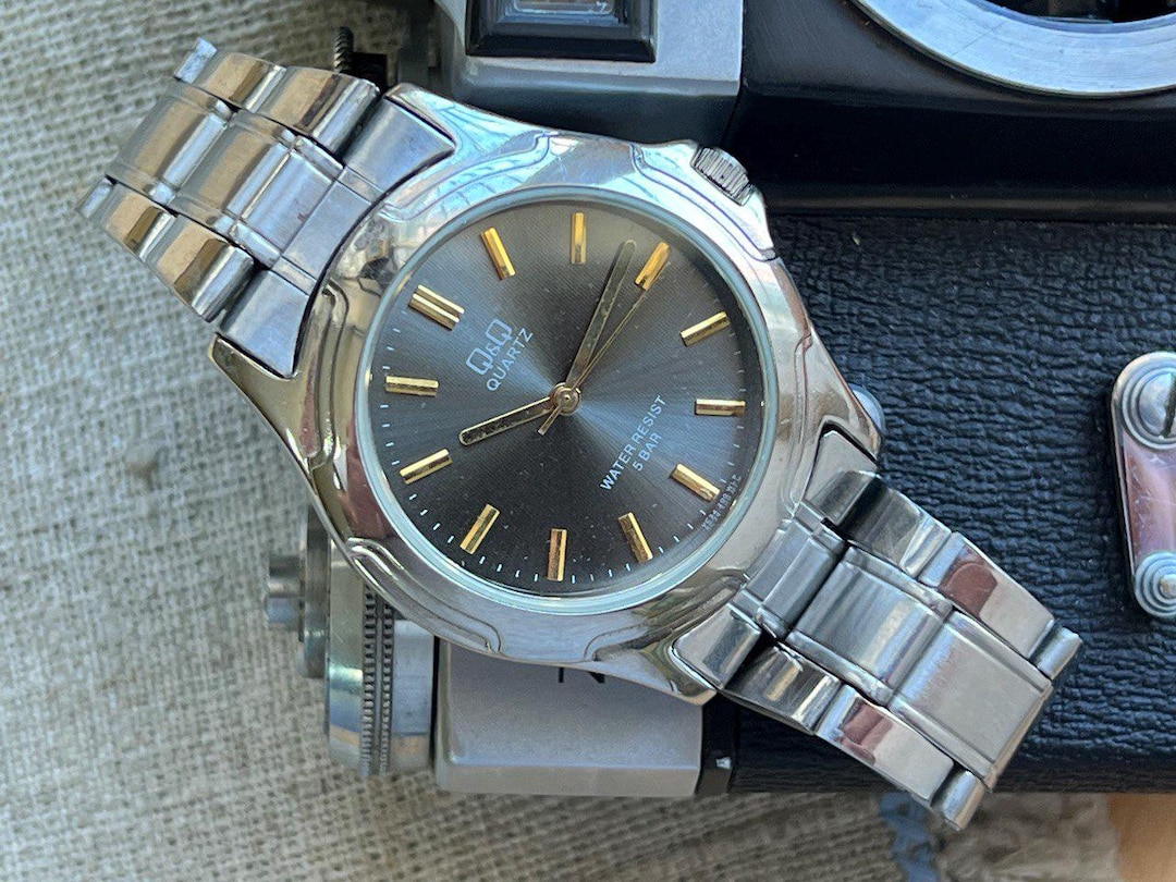 Watch Q&Q QUARTZ Vintag Japanese Mens - Etsy