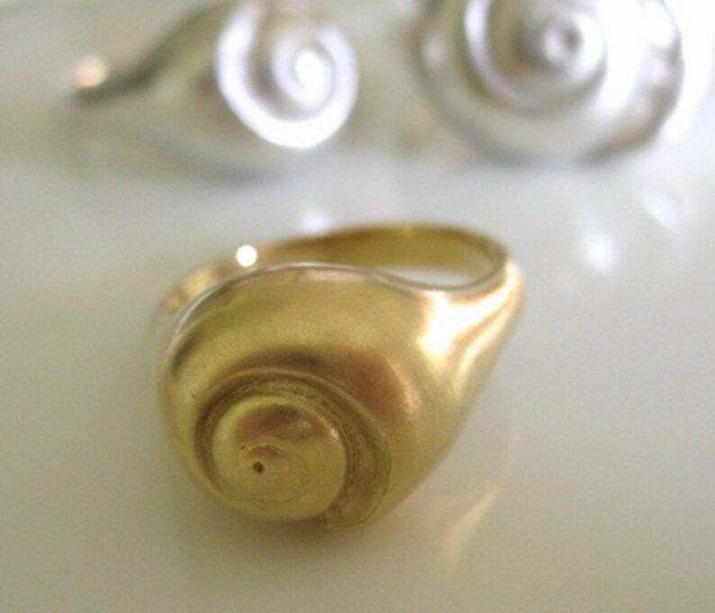 Gold Shell Ring Small 18k Hatteras Snail - Etsy