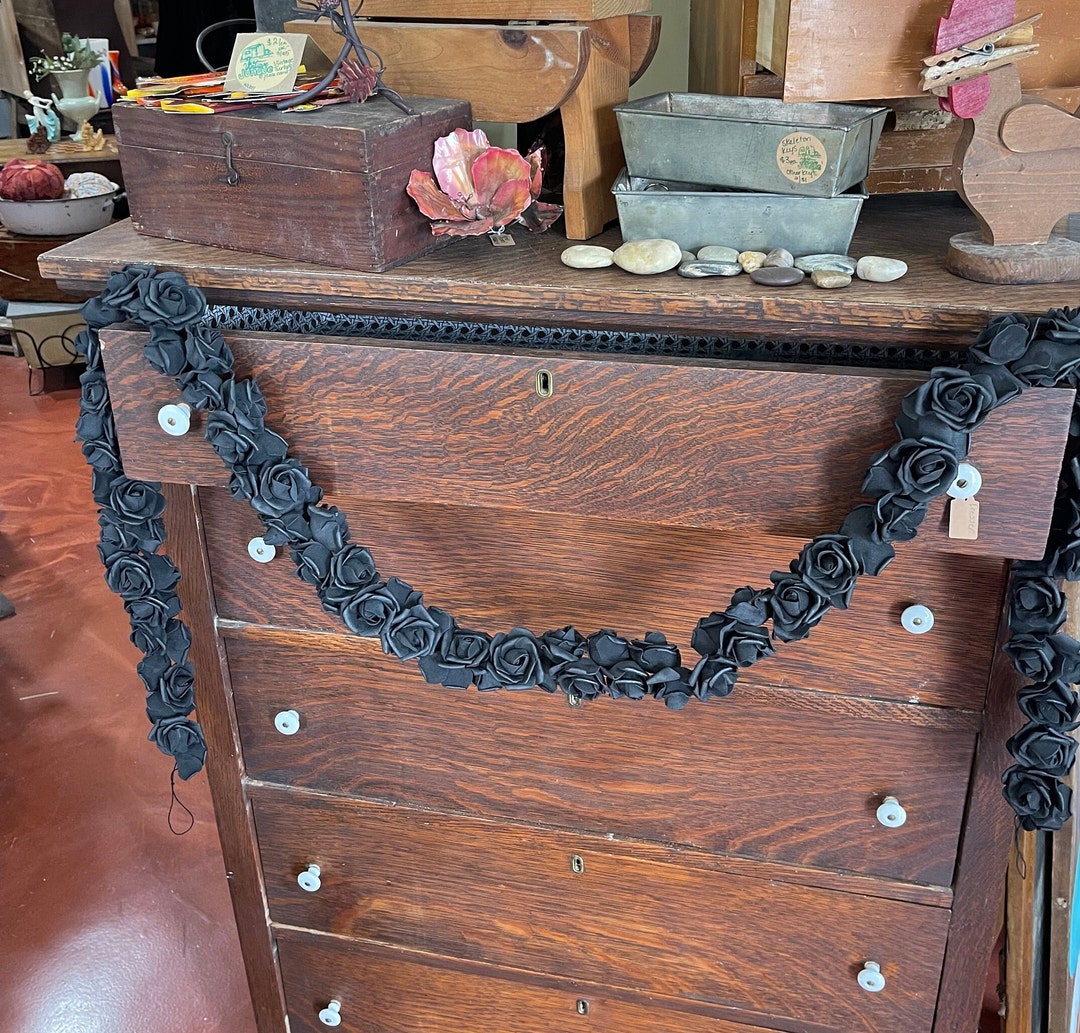 Goth Valentine’s Day Goth Wedding Black Rose Garland - Etsy