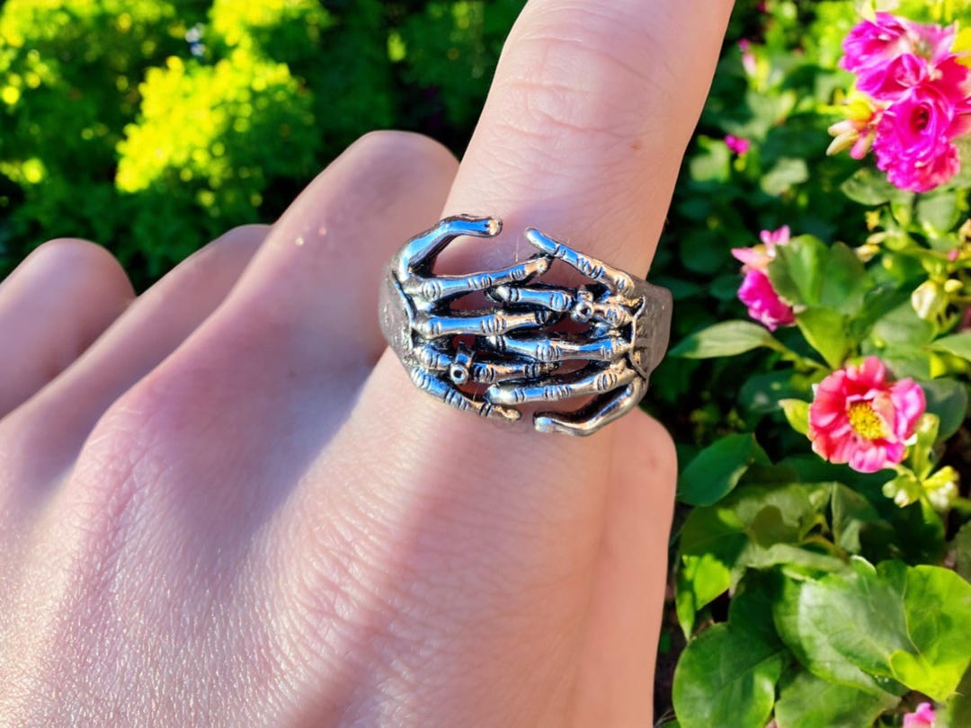 Skull Hand Ring - Skeleton Hand Ring - Streetwear Ring - Stainless ...