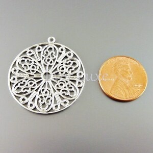 2 Elegant Floral Pattern Filigree Pendants Round Daisy Flower - Etsy