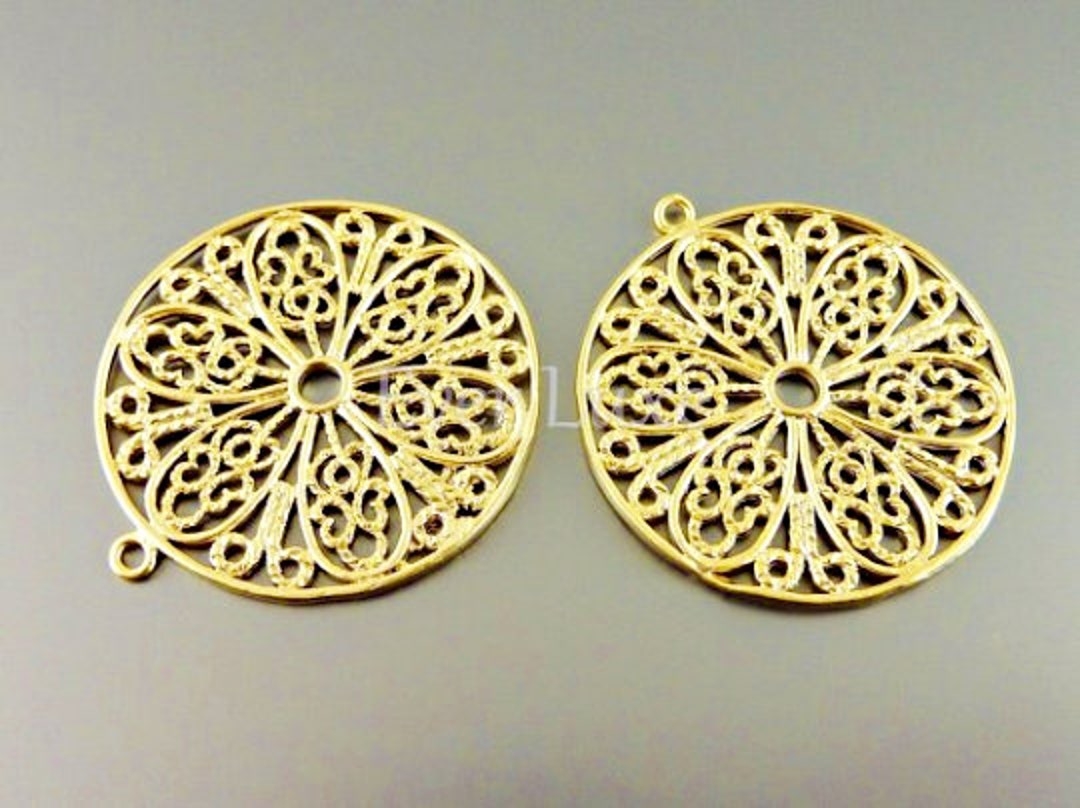 2 Elegant Floral Pattern Filigree Pendants, Round Daisy Flower Filigree ...