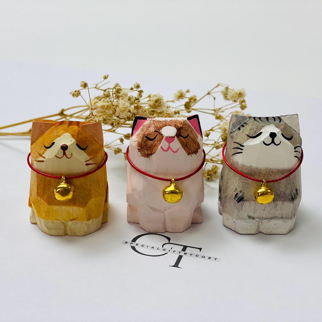 Wooden Cat Keychain Hand Carved Charm Unique Desk Decor Cat Figurines ...