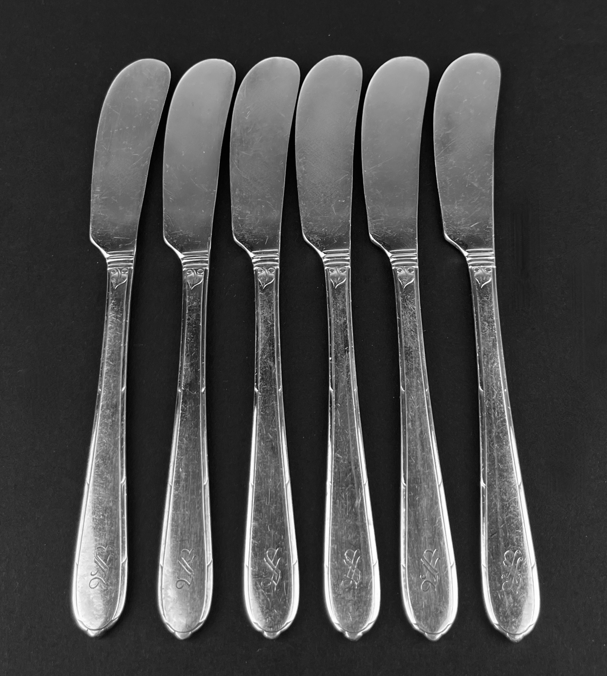 6 Vintage Flat Butter Knives Monogrammed s Vintage Silverplate Oneida ...