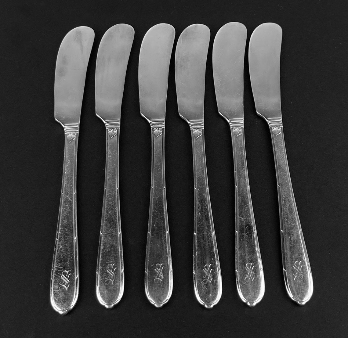 6 Vintage Flat Butter Knives Monogrammed s Vintage Silverplate Oneida ...