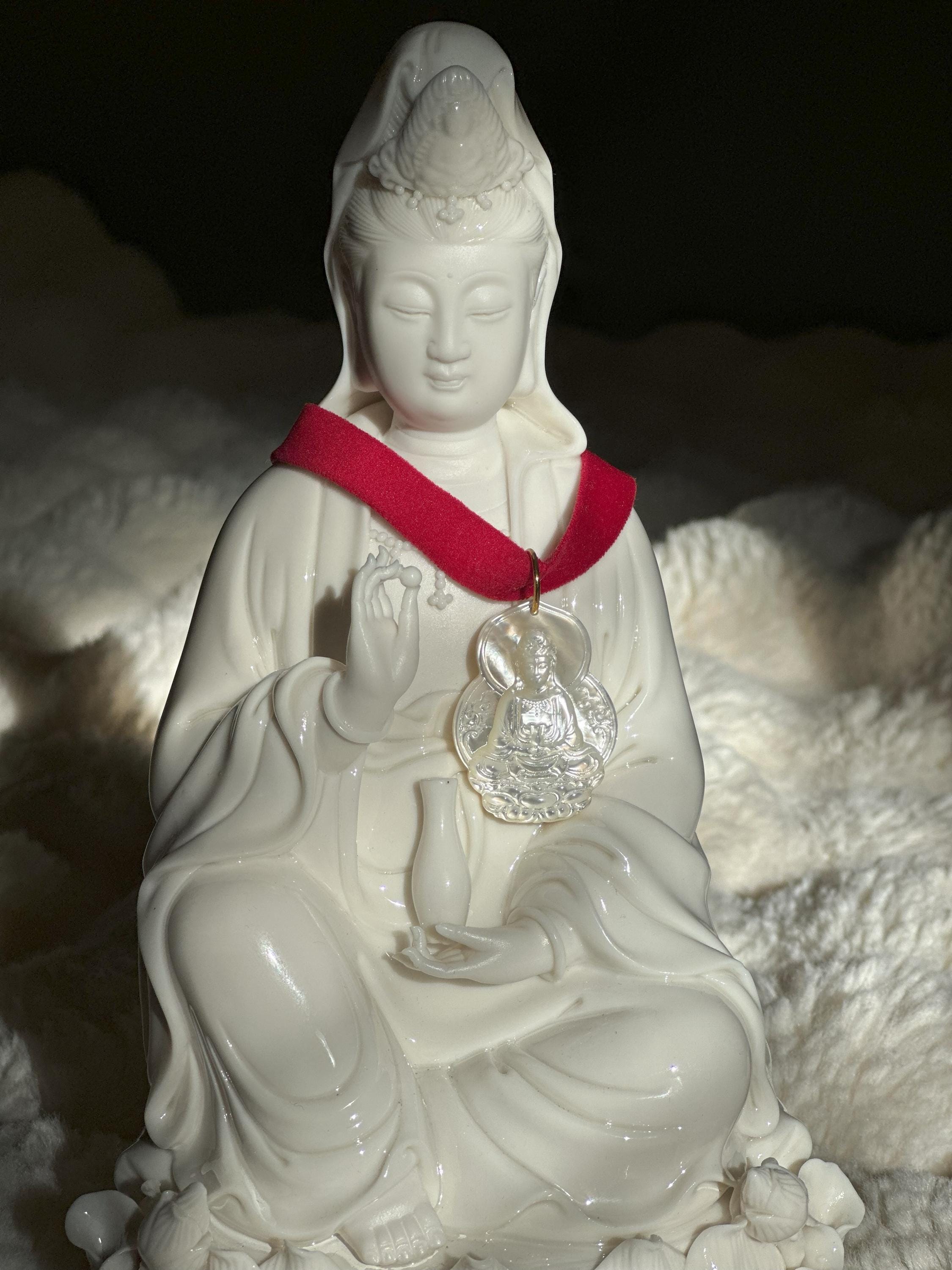 Kwan Yin Pendant, Guanyin, Quan Yin | Natural Mother of Pearl | Healing ...