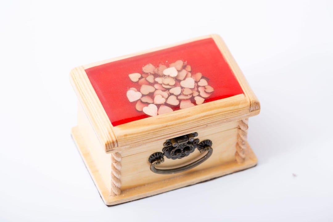 Varnished Box With Lid of Hearts Encapsulated in Resin - Etsy
