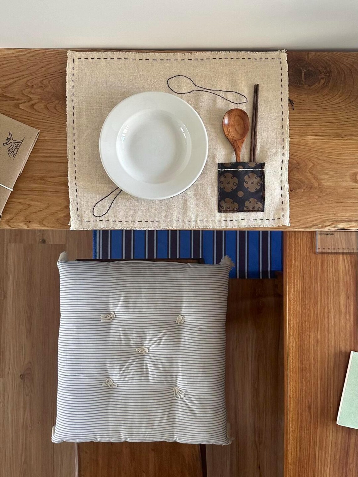Linen Placemat With Pocket Hand-embroidered Linen Placemat for Dinner ...