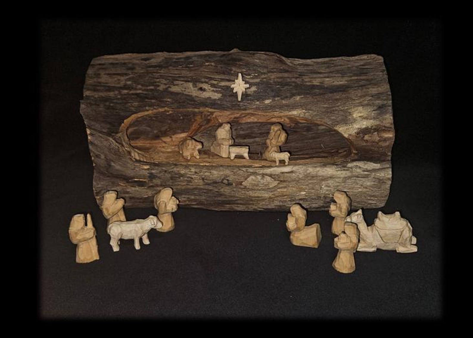 Medium Hollow Log Nativity Scene – 14" Natural Hollow Log Carving ...