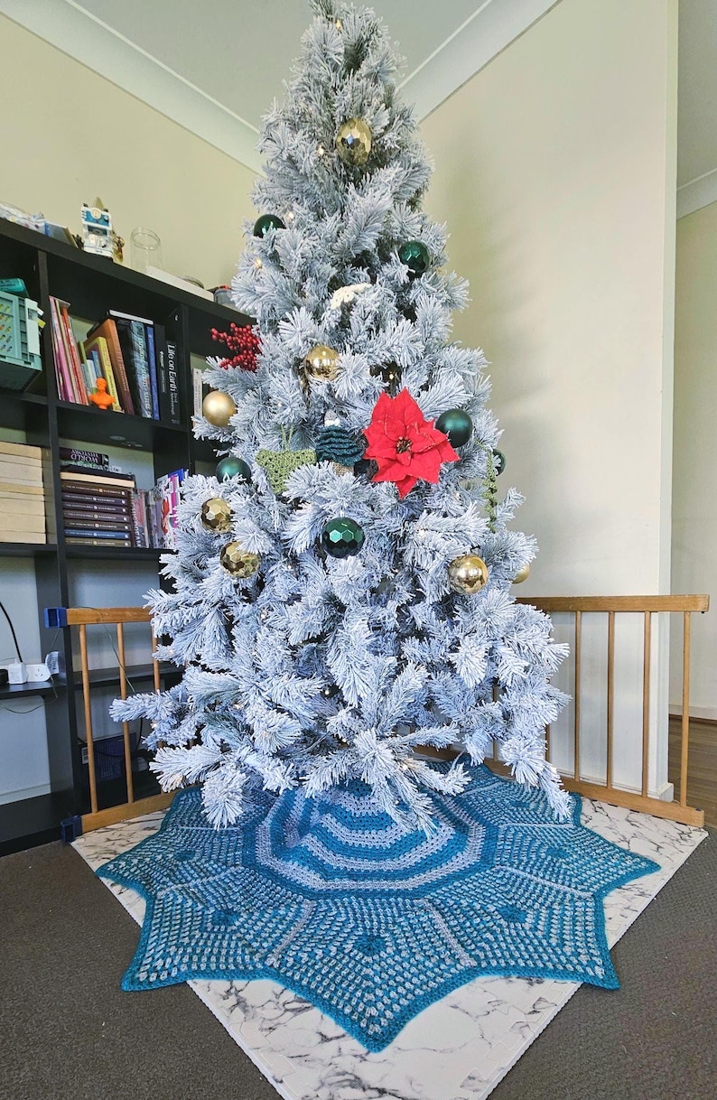 Snowflake Star Christmas Tree Skirt Crochet Pattern Made-to-measure ...