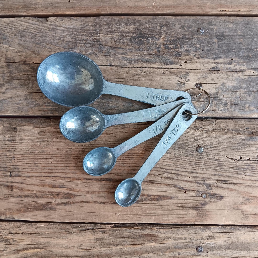 Vintage Metal Measuring Spoons Nesting Set Farmhouse Kitchen ...