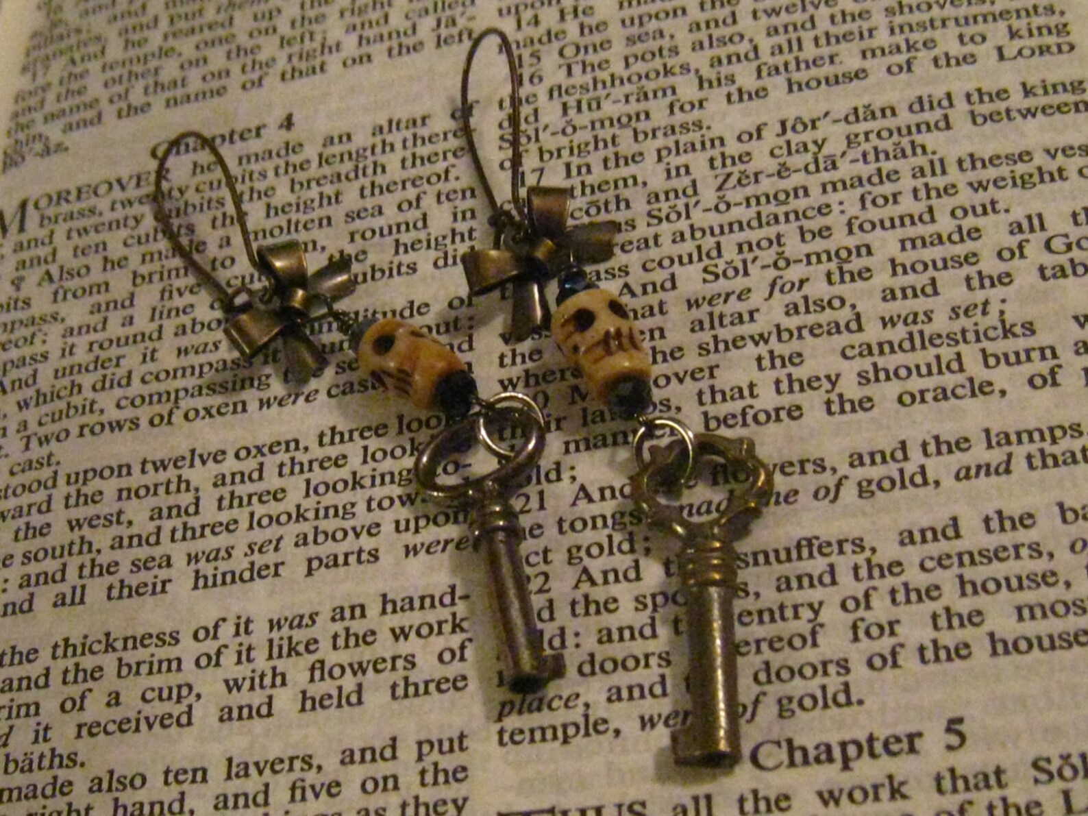 VINTAGE Upcycled Skeleton Keys and Bone Skulls Earringskey - Etsy