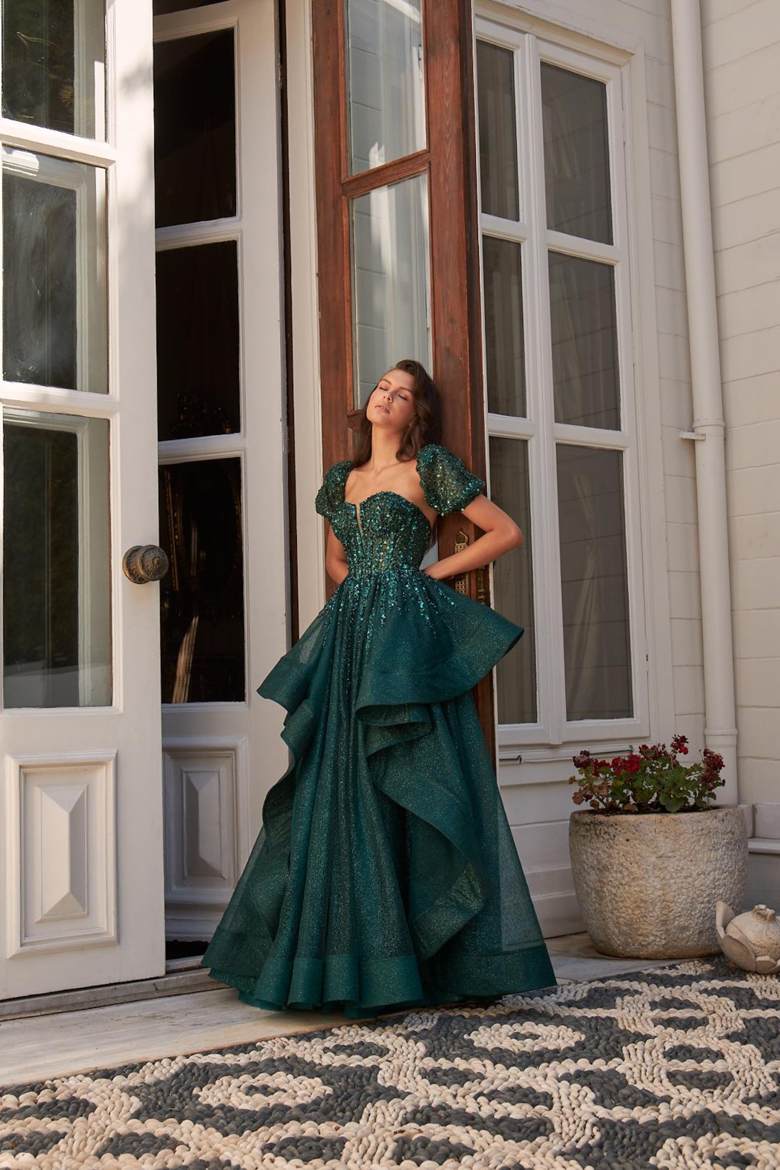 Emerald Green Henna Dress - Elegant and Dazzling Bridal Gown for a ...