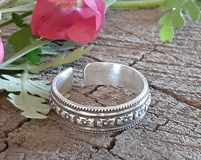 Sterling Silver Thumb Ring or Finger Ring - Adjustable - Flower Pattern ...
