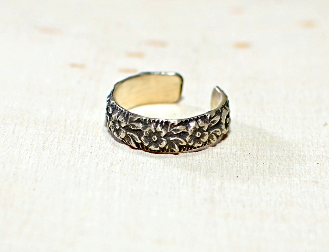 Sterling Silver Toe Ring With Patina Enhance Floral Design - Etsy