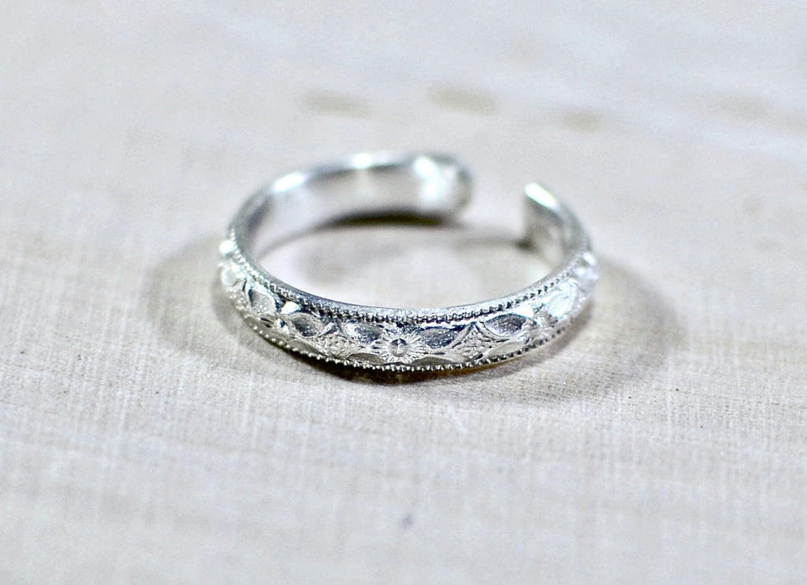 Silver Toe Ring With Decorative Southwestern Pattern in Solid - Etsy