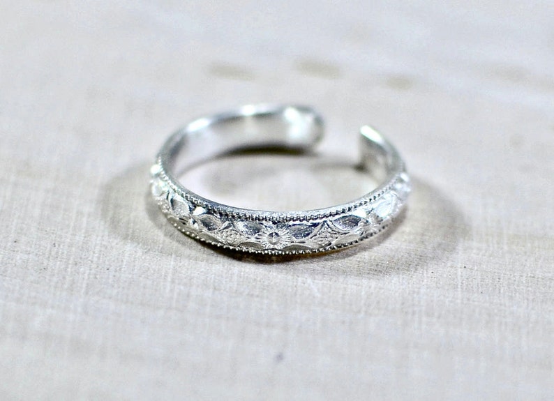 Silver Toe Ring With Decorative Southwestern Pattern in Solid 925 ...