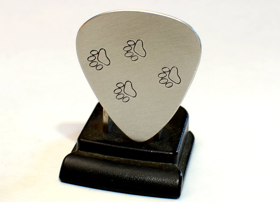 Paw Guitar Pick in Aluminum to Awaken Your Wild Side and Animal Spirits ...