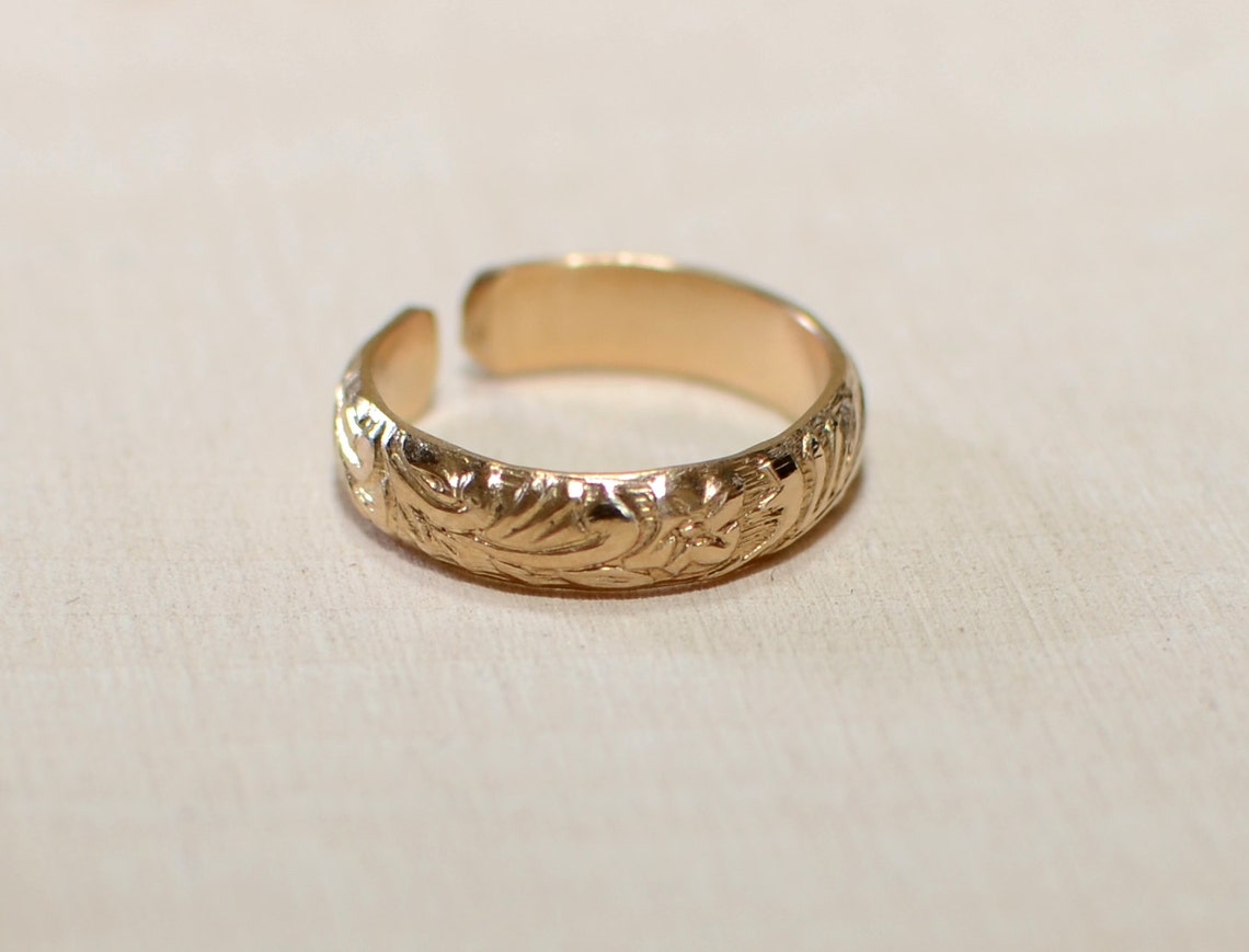14K Yellow Gold Toe Ring With Pattern Leaf Design - Etsy
