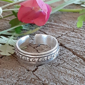Sterling Silver Thumb Ring or Finger Ring - Adjustable - Flower Pattern ...
