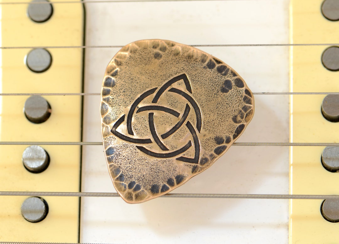 Trifecta Guitar Pick in Bronze Aka Celtic Trinity Knot - Etsy