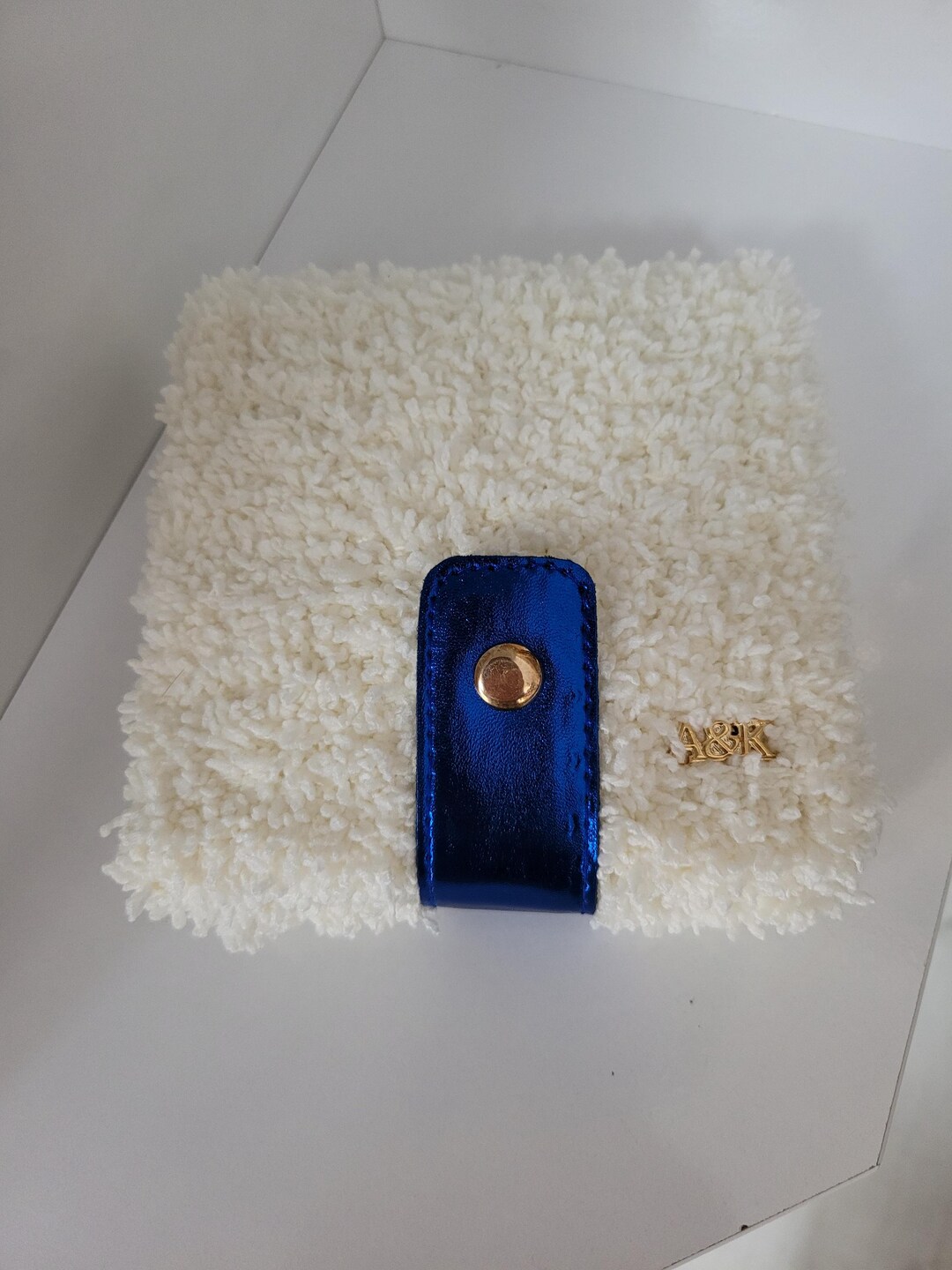 Handmade ana Kuzusu Shiny Yarn White Wallet With Clasp Elegant & Chic ...