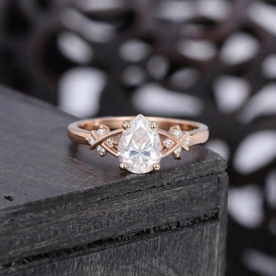 Pear Cut Moissanite Engagement Ring, Solitaire Diamond Wedding Ring ...