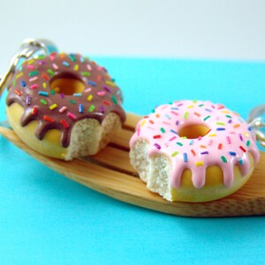 Donut Keychain With Rainbow Sprinkles // Food Keychain // MADE TO ORDER ...