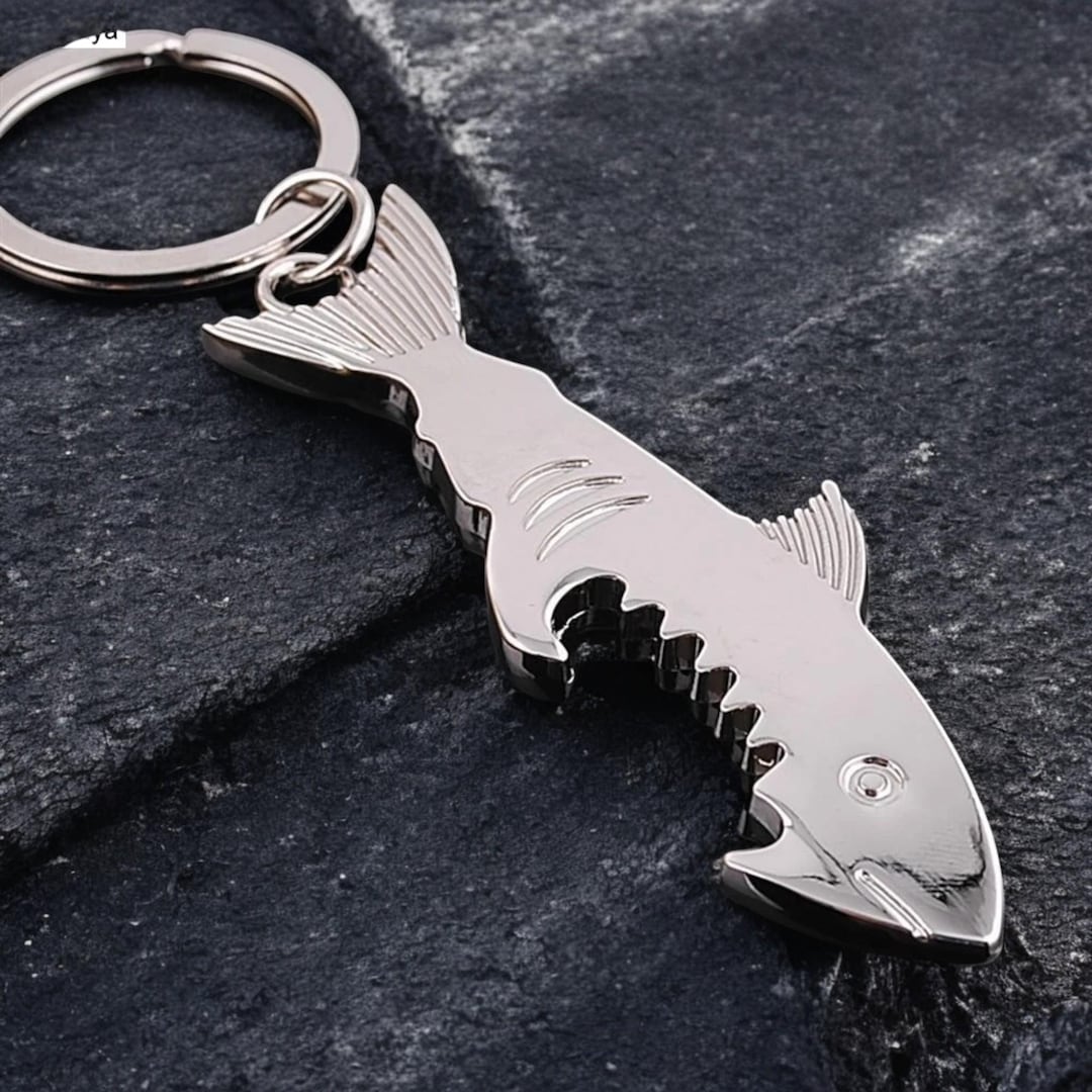 Metal Shark Keychain - Ocean Animal Key Ring, Cool Gift for Men & Women ...