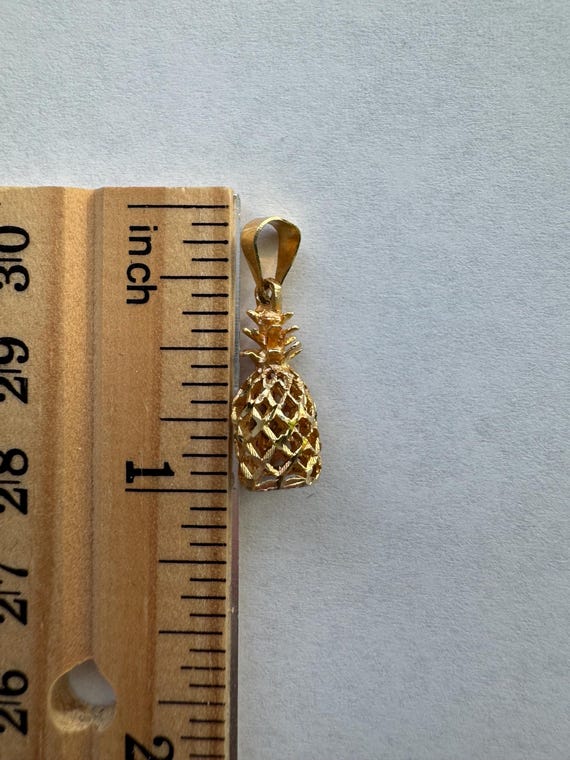 14k Gold Pineapple Charm - Gem
