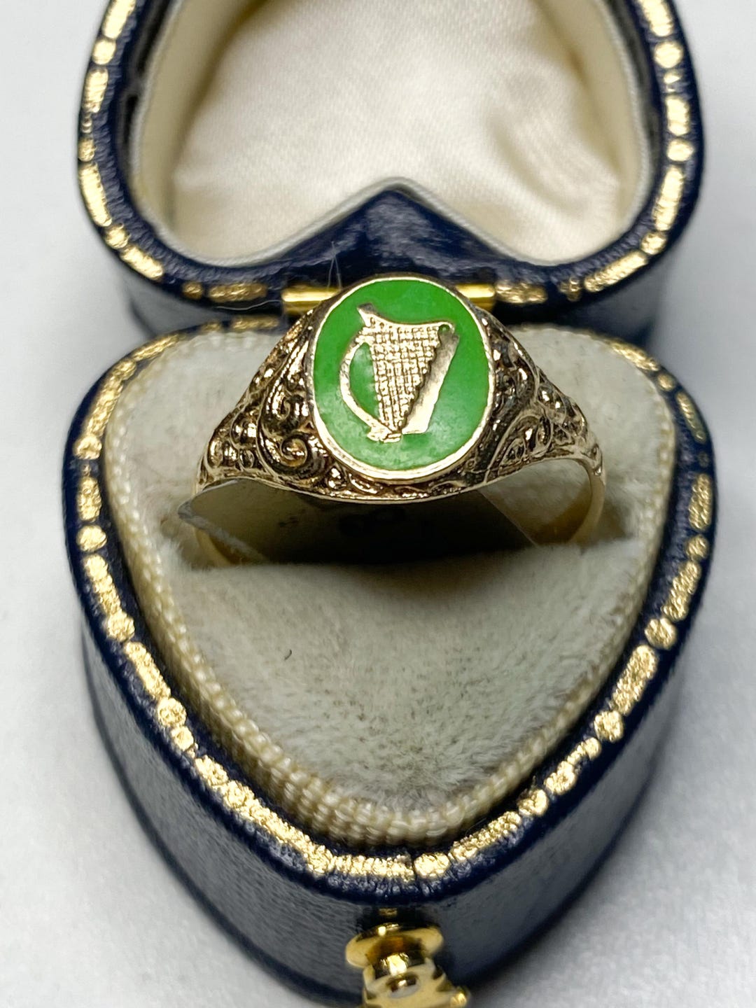 Irish Signet Vintage 9ct Gold Oval Shaped Green Enamel Irish Harp ...
